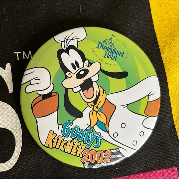 Disney | Toys | Vintage 3 Promo Pinback Button Disney Goofys Kitchen ...